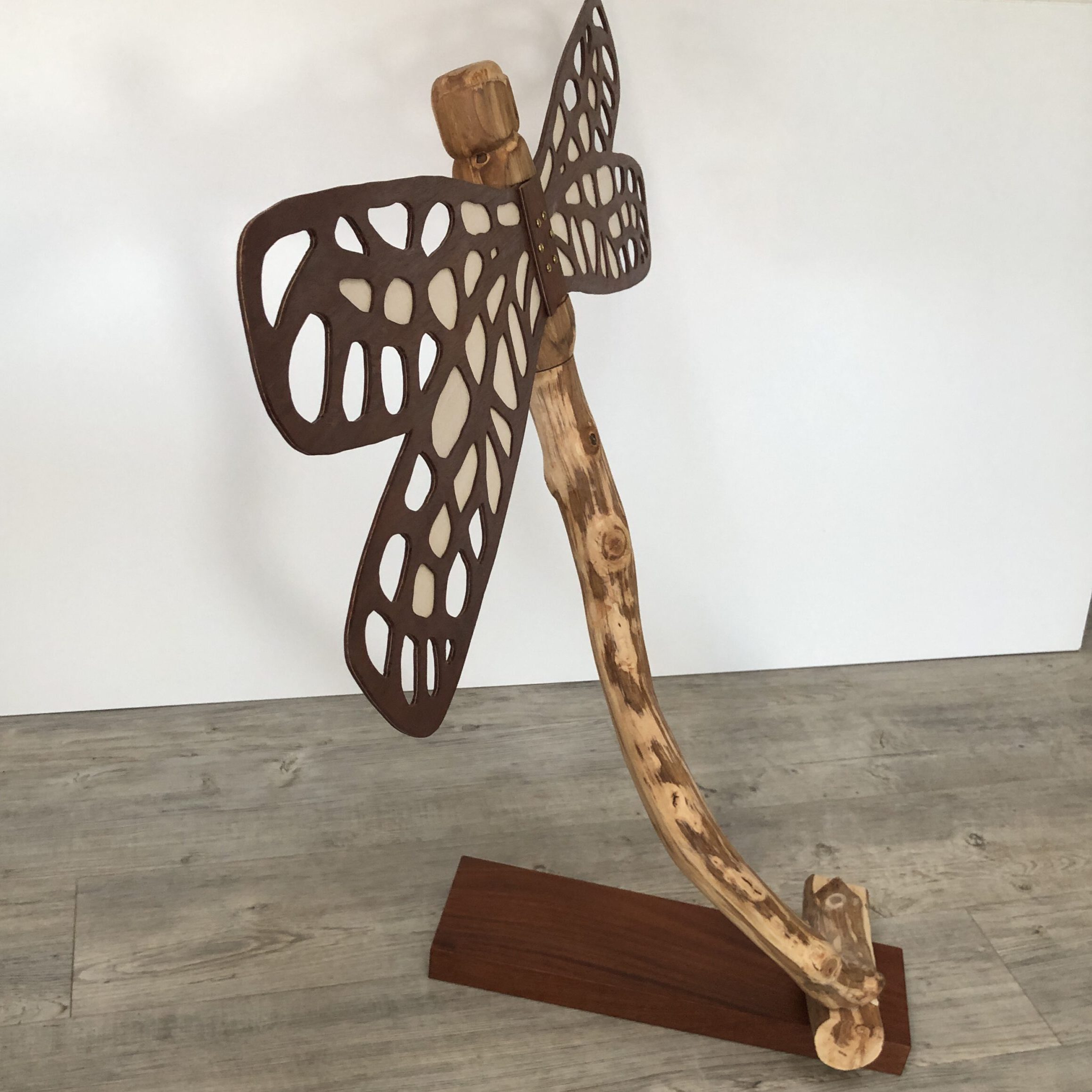 Een libelle als muziekstandaard - Mariëlles Meubelmakerij